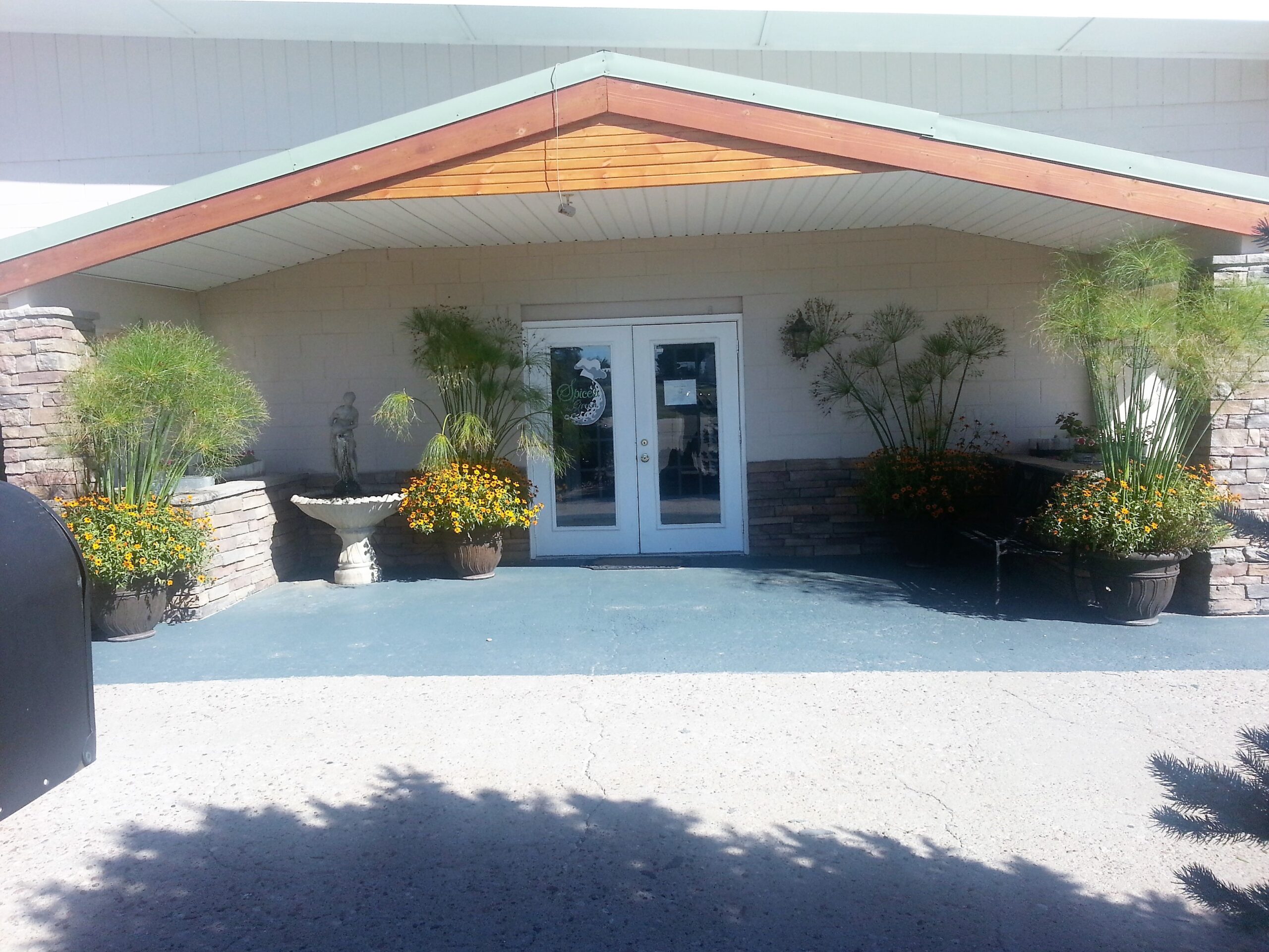 Event Center/ Restaurant Bar in a Golf Course | Eagle Business & Real ...